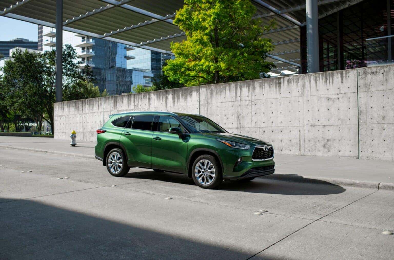 Go Grand? Just How Much 2025 Toyota Highlander Do I Need? Compare