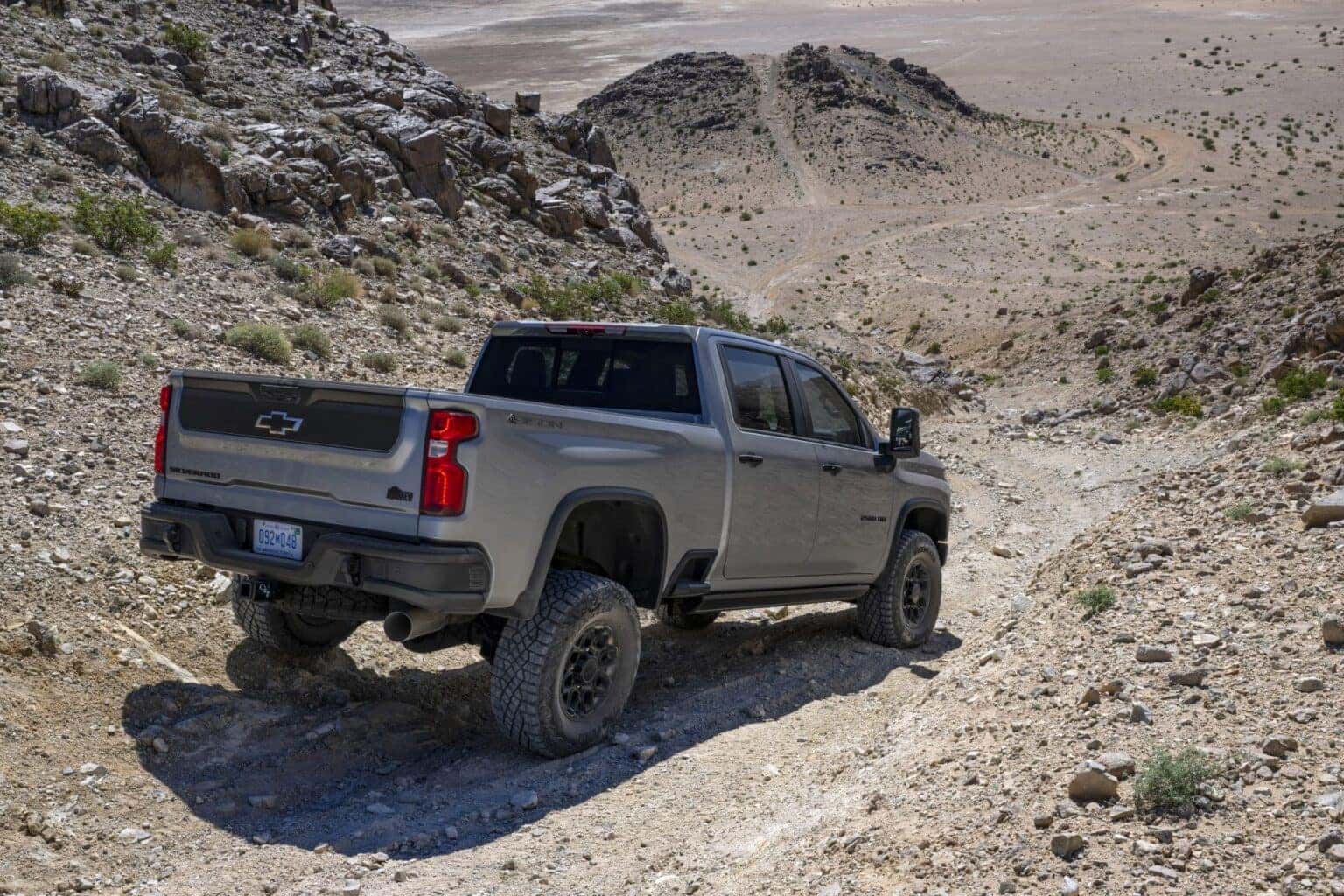 The Differences Between the Silverado 2500 Trail Boss and the ZR2